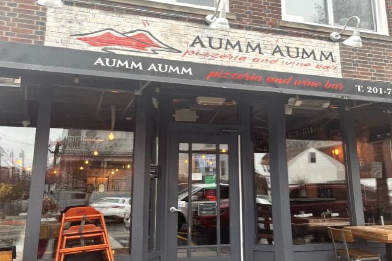 Aumm Aumm: Neapolitan Pizzeria + Wine Bar in North Bergen - Hoboken Girl